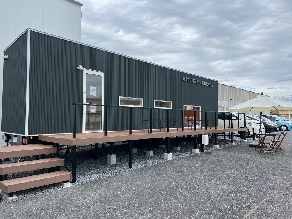 【総社市】キッチンカーが集まるキッチンテラス。ドッグランも併設 | KCTトクもりっ