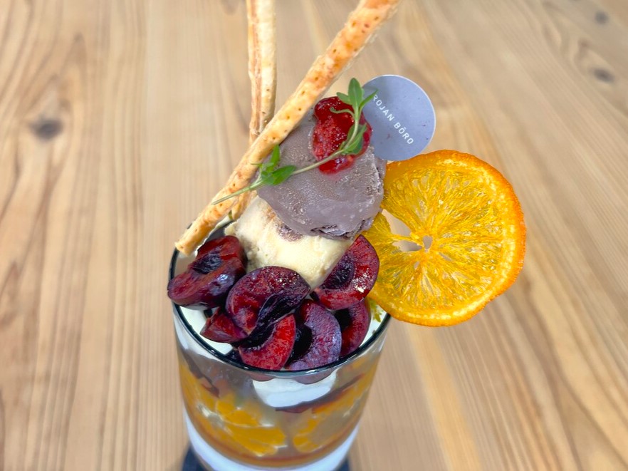 倉敷市児島のカフェ「ロージャンボーロ エンクレーブ(enclave)」美しすぎるパフェが話題！ | KCTトクもりっ