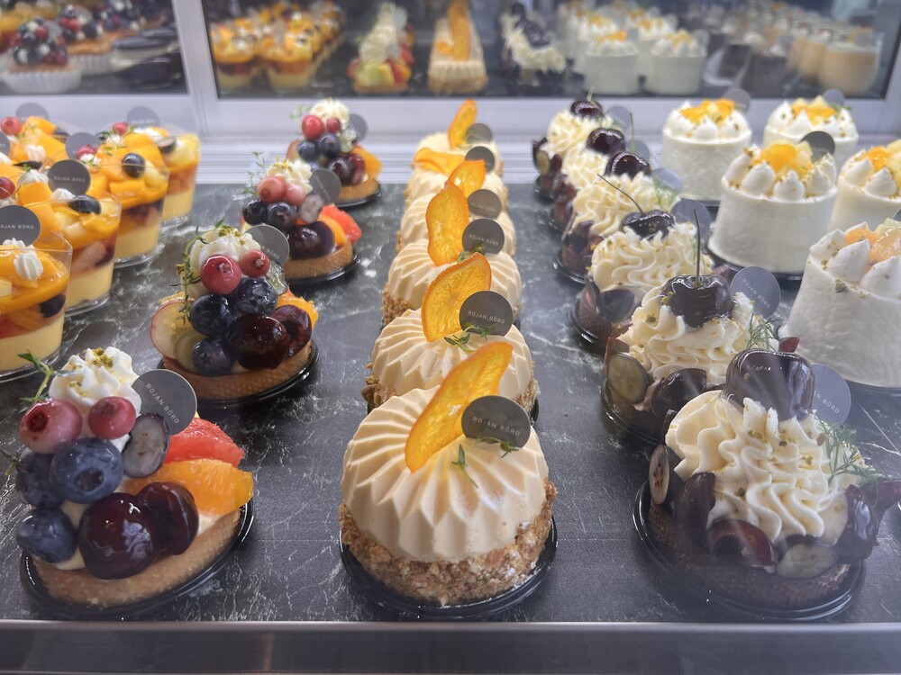 倉敷市児島のカフェ「ロージャンボーロ エンクレーブ(enclave)」美しすぎるパフェが話題！ | KCTトクもりっ