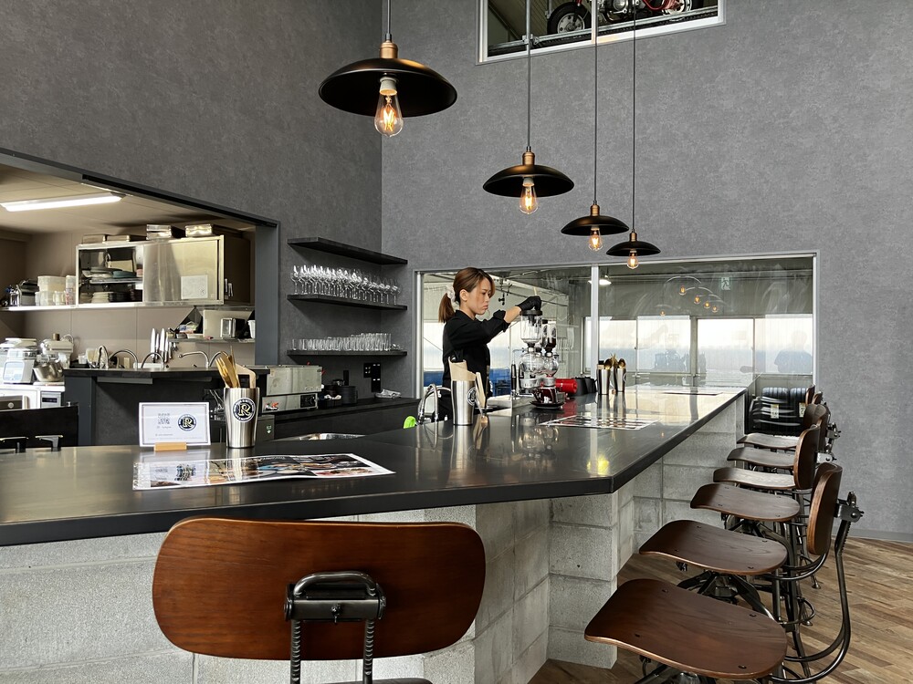 【倉敷市新田】車やバイク好きが集まるオシャレカフェ☕「Cafe&Restaurant R(アール)」 | KCTトクもりっ