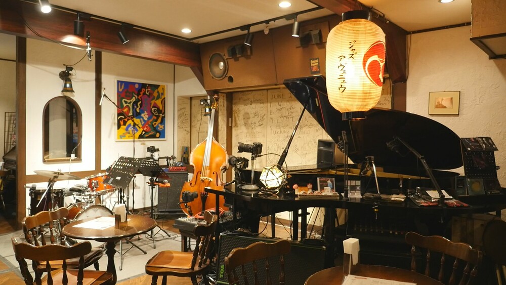 映えクリームソーダが大人気！倉敷美観地区の「JAZZ喫茶アヴェニュウ」 | KCTトクもりっ